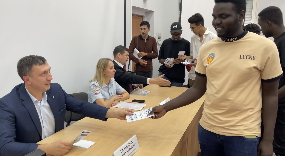 Foreign students familiarized with the temporary residence permit program